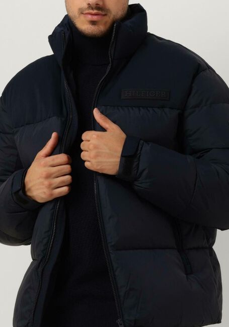 Donkerblauwe TOMMY HILFIGER Gewatteerde jas NEW YORK PUFFER JACKET | Omoda