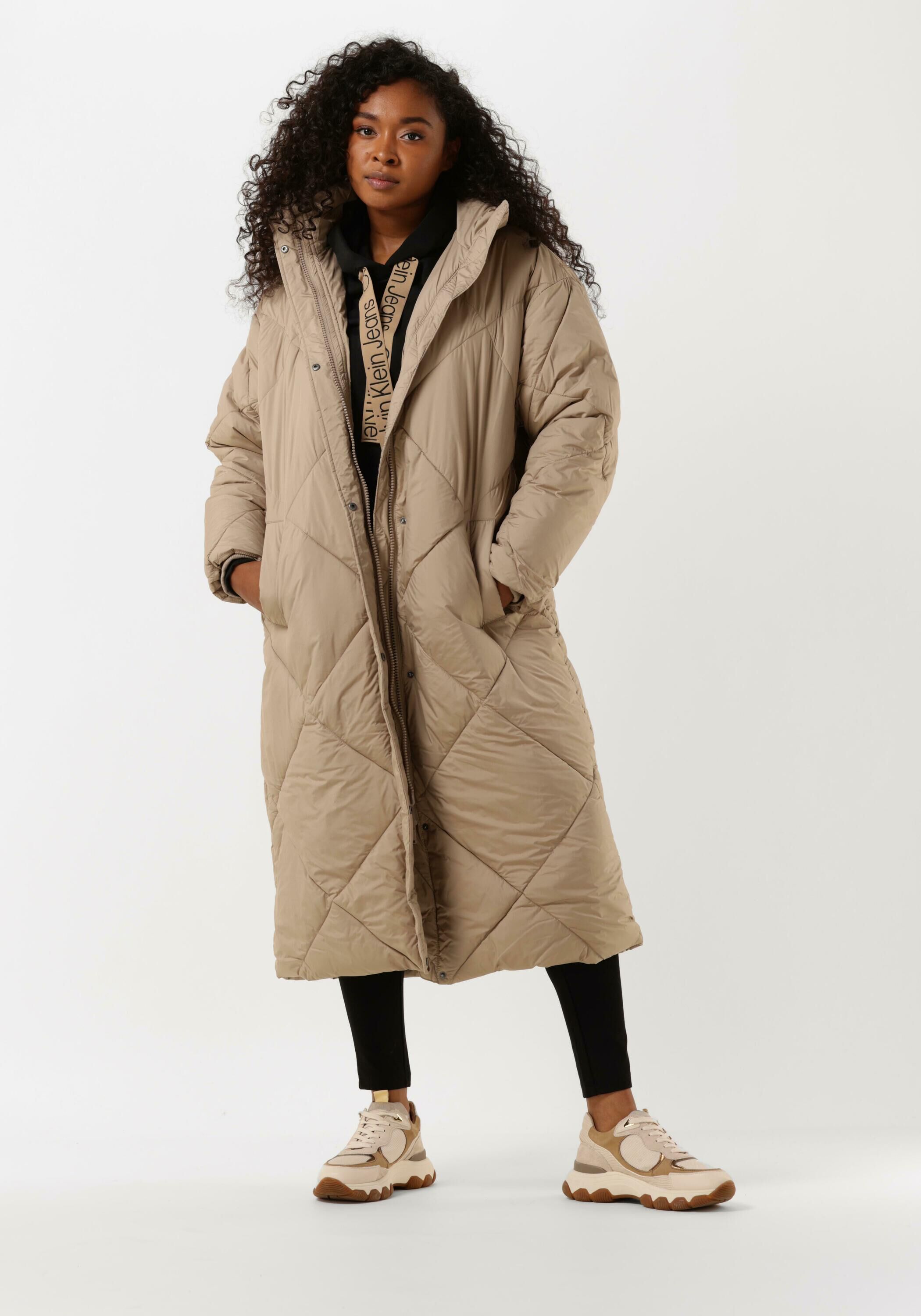 Beige NOTRE-V Gewatteerde jas PUFFER DIAMOND | Omoda