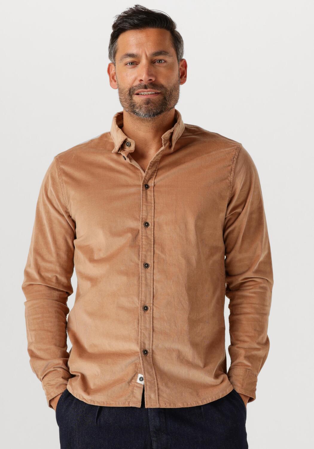 ANERKJENDT Chemise décontracté AKLEIF SOLID CORD SHIRT en camel | Omoda