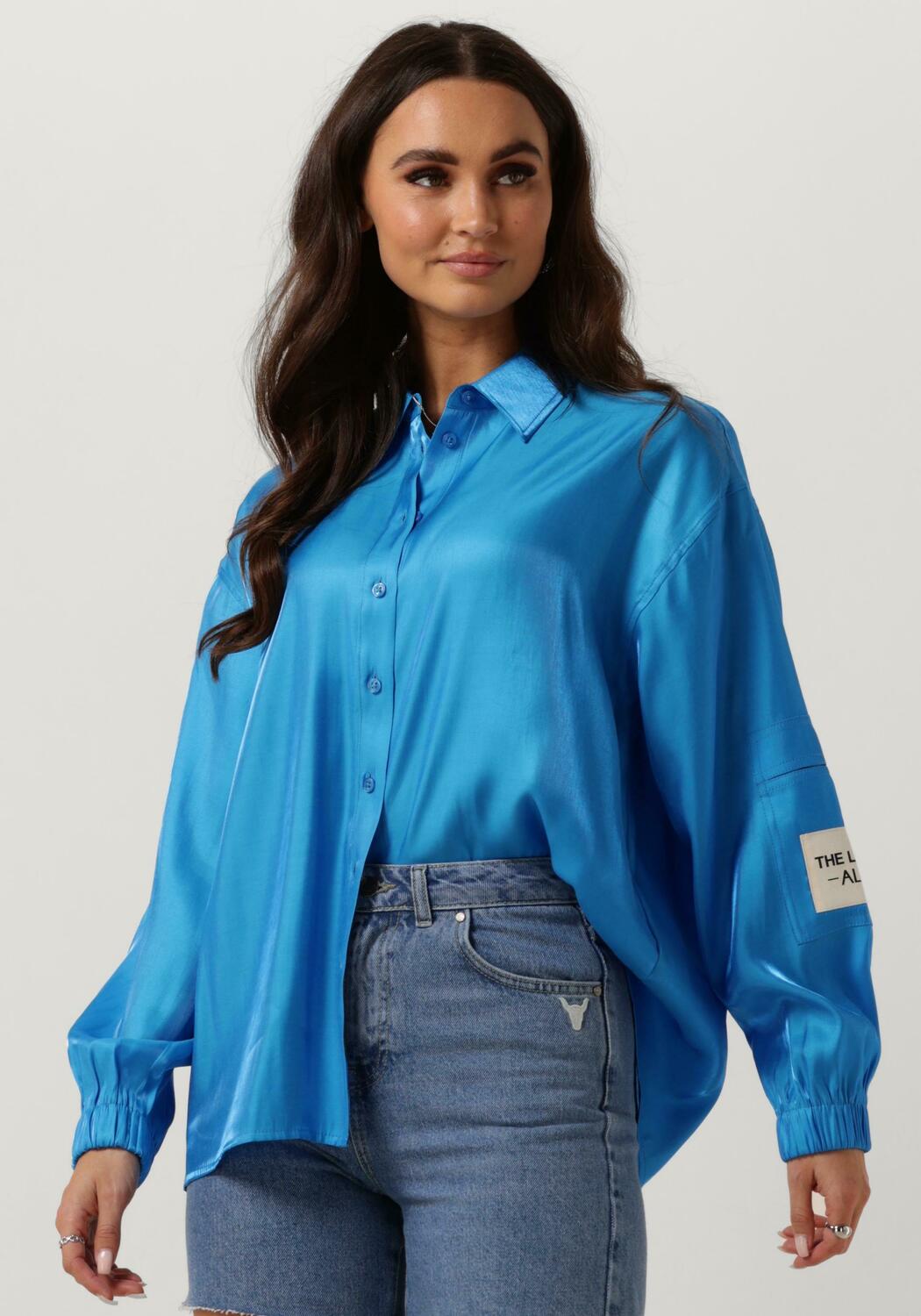 Blauwe ALIX THE LABEL LADIES WOVEN SHINY SATIN BLOUSE | Omoda