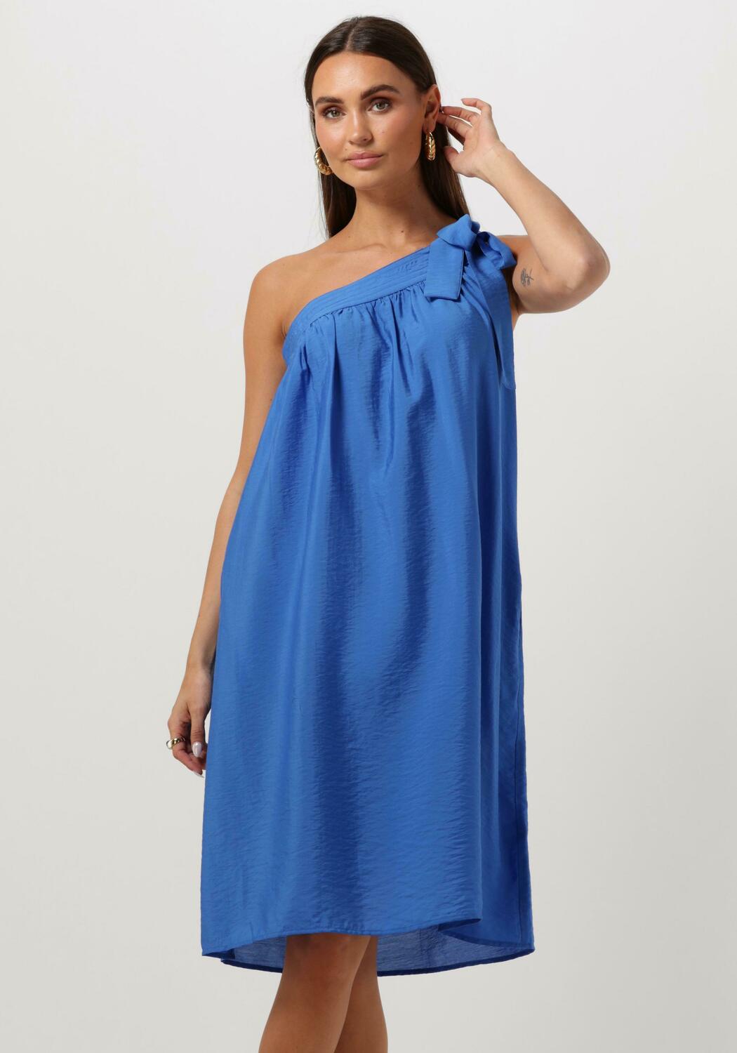 Blauwe CO'COUTURE Mini jurk CALLUM ASYM MIDI DRESS | Omoda